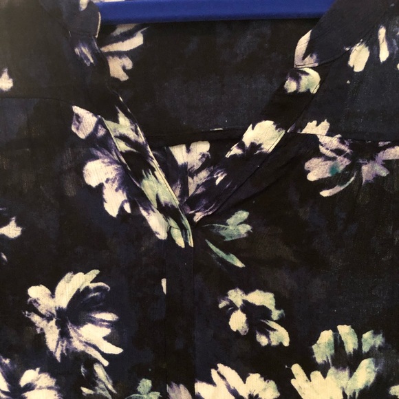 Simply Vera Vera Wang | Tops | Simply Vera Wang Floral Navy Blouse | Poshmark